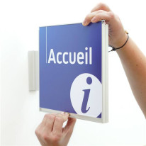 Drapeau signalétique pour vos entreprises - Direct Signalétique
